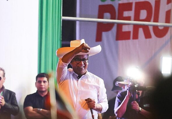 Roberto Sánchez hereda el legado y el sombrero de Castillo para ...